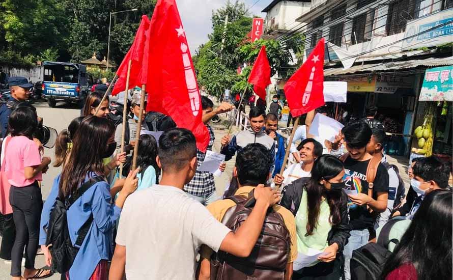 राष्ट्रपतिको समर्थनमा सडकमा उत्रिए एमाले कार्यकर्ता – Kathmandutoday.com